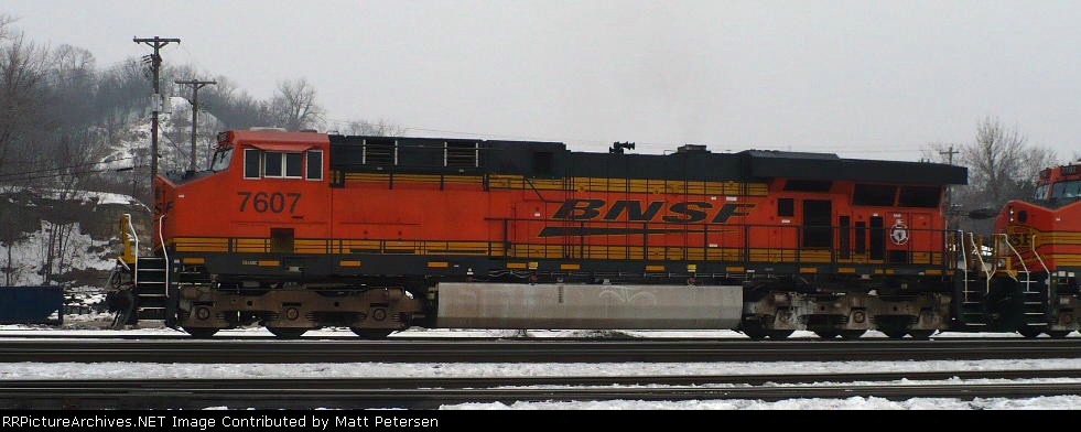 BNSF 7607